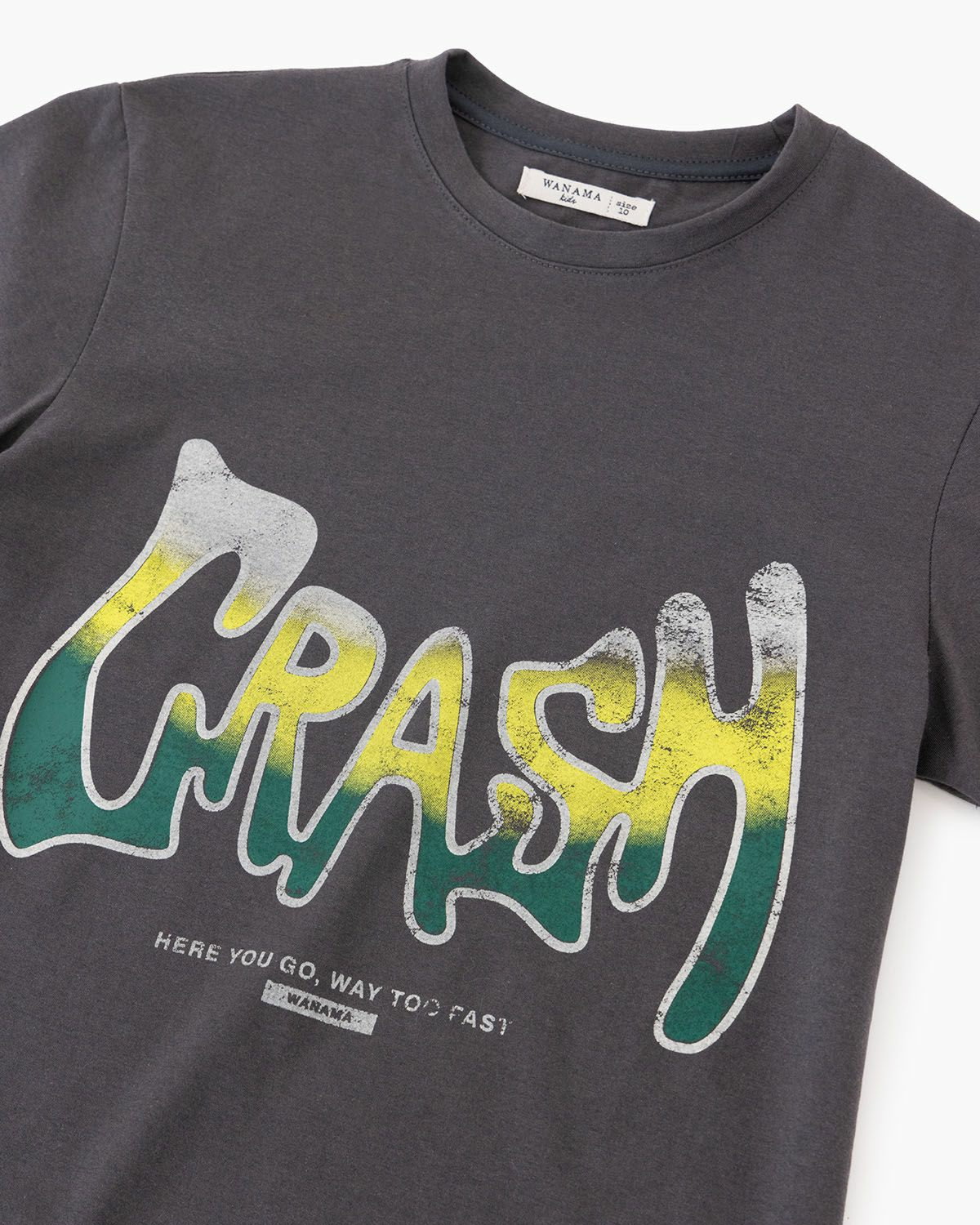 Remera Seven Boys. Color Gris Topo. Encontrá ropa para niños en Wanama Kids